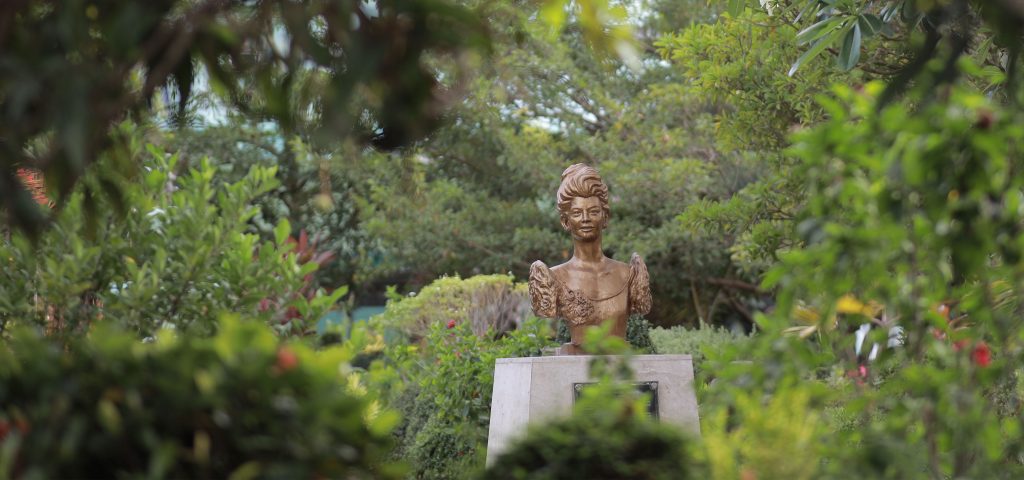 Homepage - Gloria Lacson Colleges