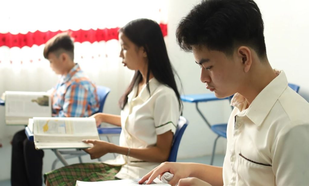 Homepage - Gloria Lacson Colleges