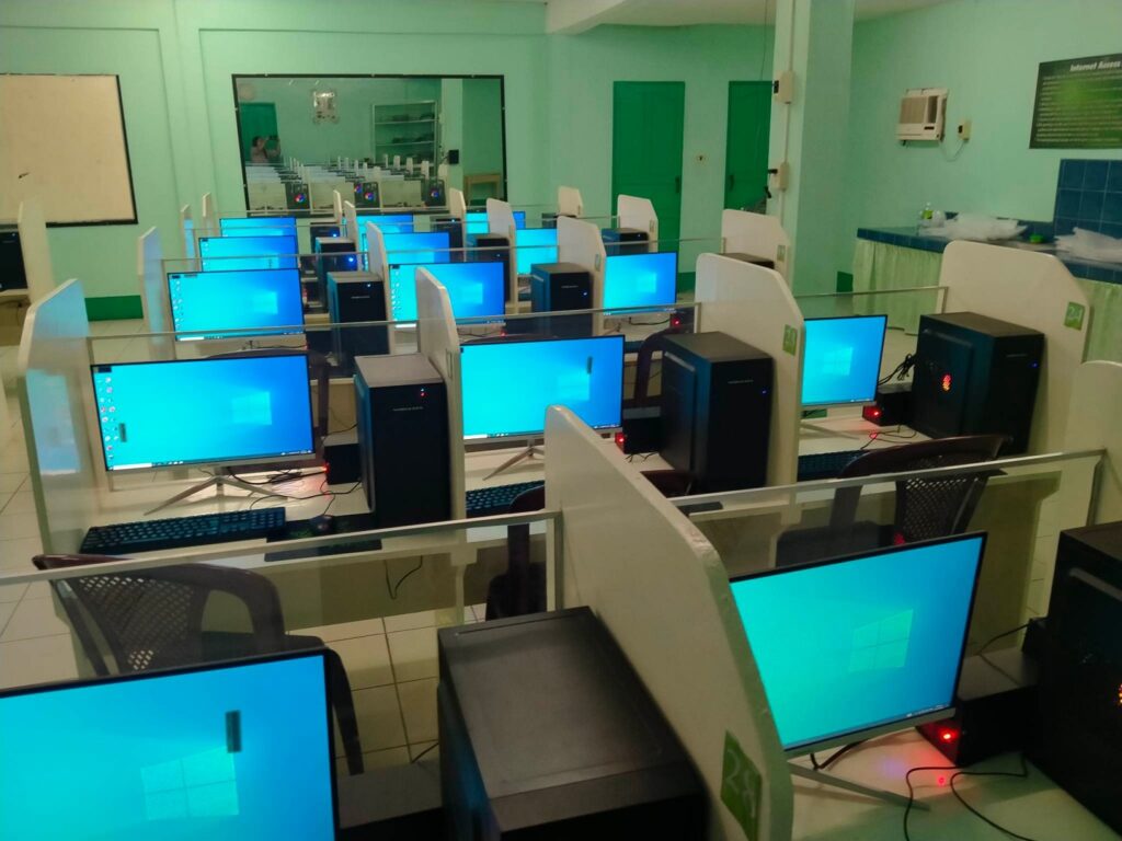 Computer Laboratory - Gloria Lacson Colleges